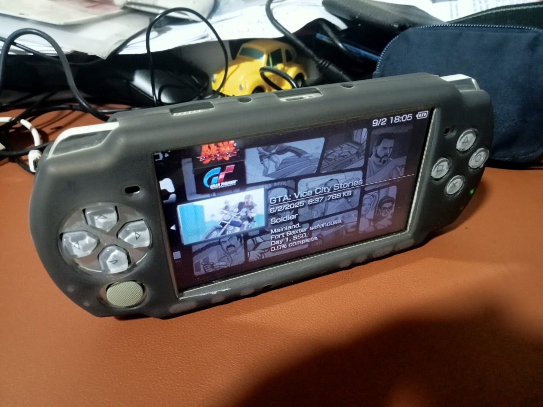 PSP 2000 Slim Silver (nego for sure buyer), Video Gaming, Video Game ...