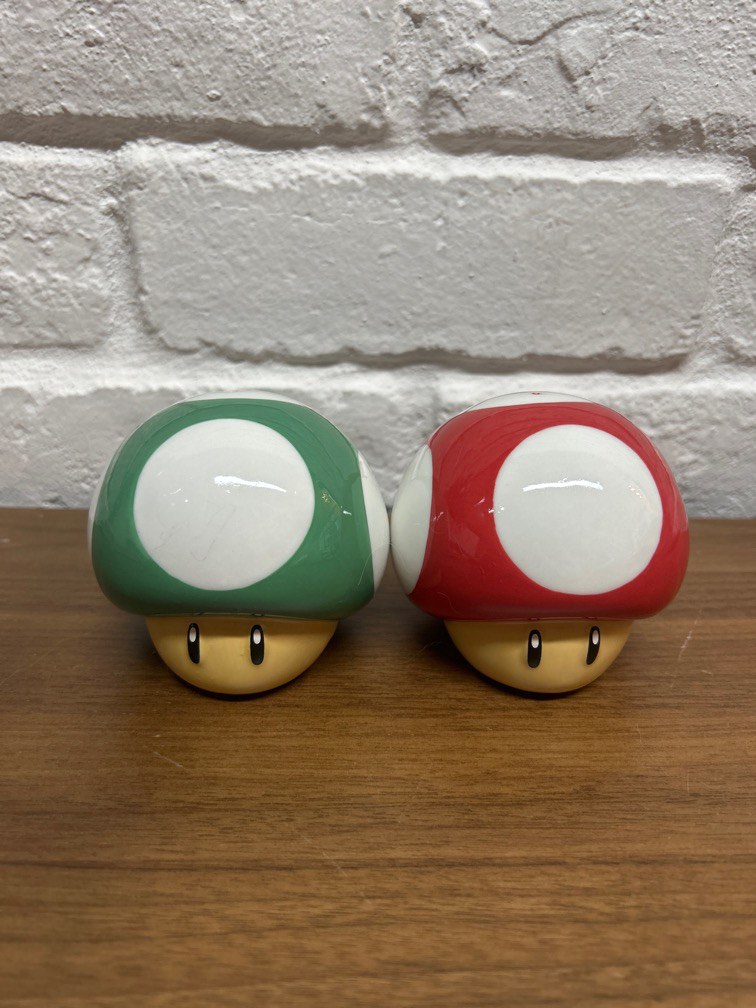 Super Mario mushrooms salt and pepper, Hobbies & Toys, Memorabilia ...