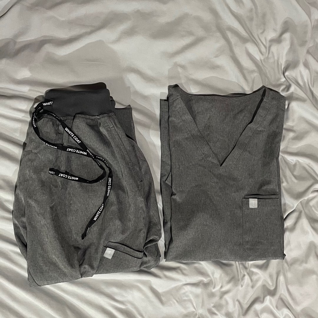 White Coat Manila Scrub Set in Carbon, Men's Fashion, Activewear on ...