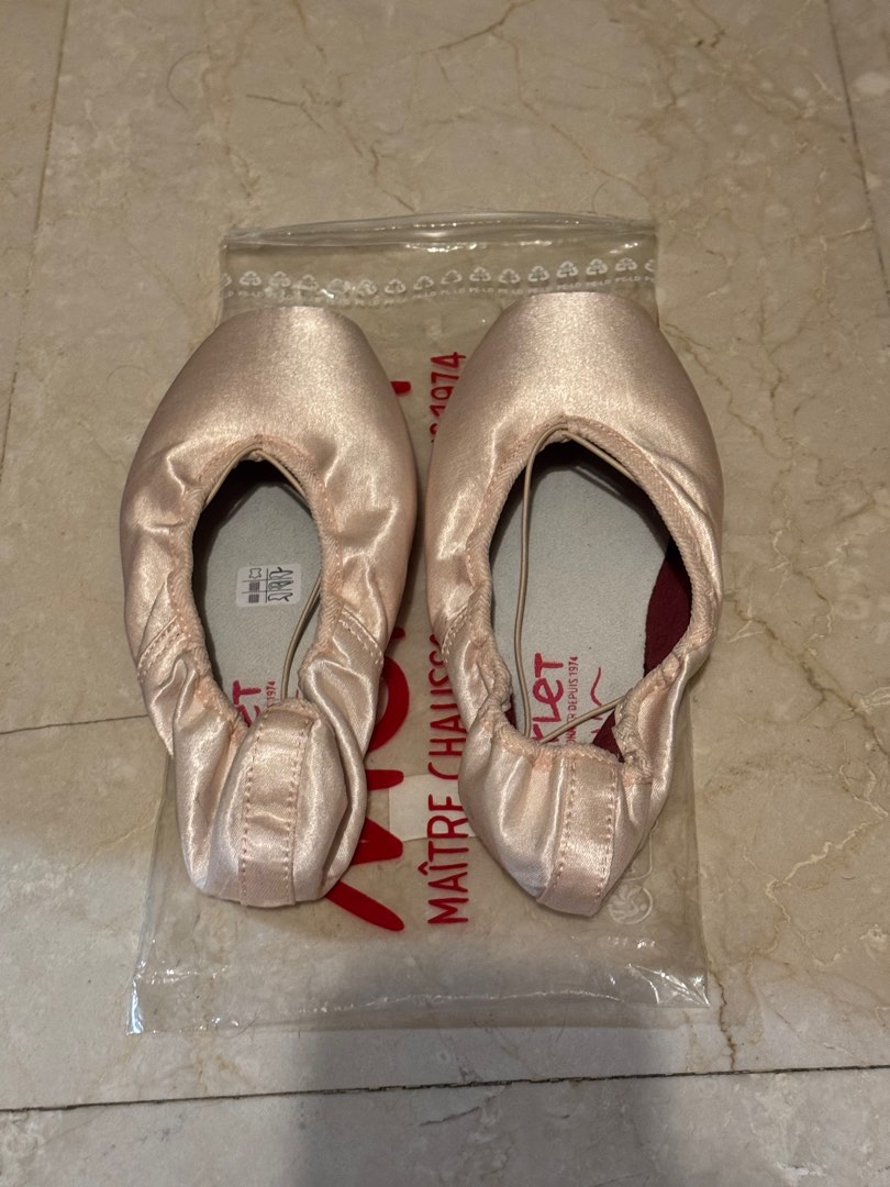 Merlet Lena Ballet Pointe Shoes, Women's Fashion, Footwear, Flats on ...