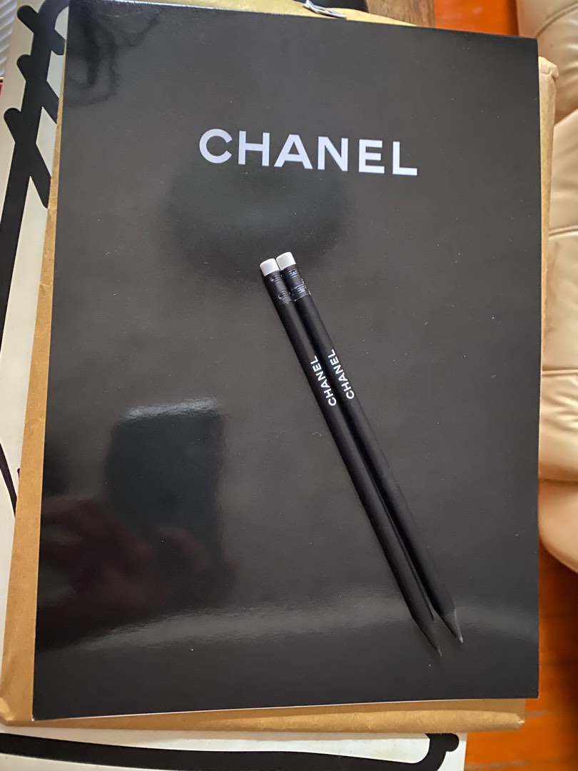 🎀Chanel🎀 A4記事簿100頁+兩支鉛筆, 名牌, 飾物及配件 - Carousell