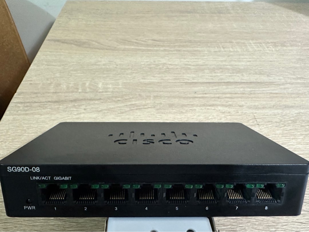 Cisco 8 port gigabit desktop switch, 電腦＆科技, 電腦周邊及配件, 其他 - Carousell