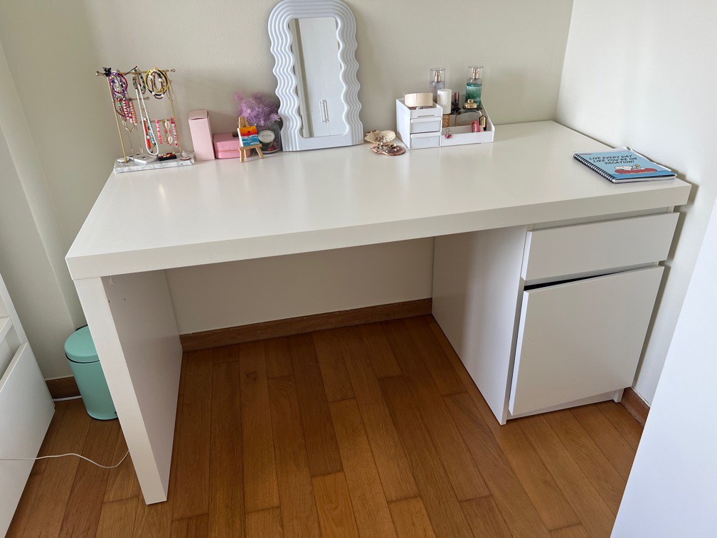 Desk very big around a meter plus long and half a metre high, Furniture ...