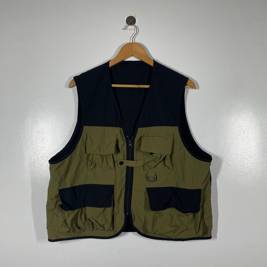 GU Japan Two Tone Utility Vest, Men's Fashion, Tops & Sets, Vests on ...