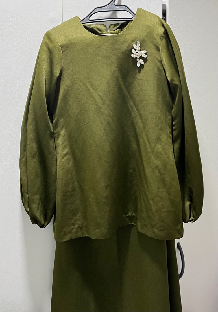 Icahfa Kurung in Olive green, Women's Fashion, Muslimah Fashion, Baju ...