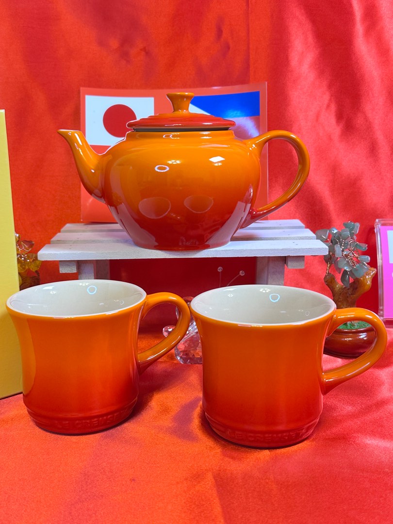 LE CREUSET TEAPOT AND PAIR MUG SET UNUSED, Furniture & Home Living ...