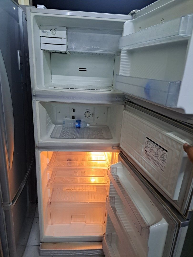 LG Fridge freezer 2door good condition one month warntey ada, TV & Home ...