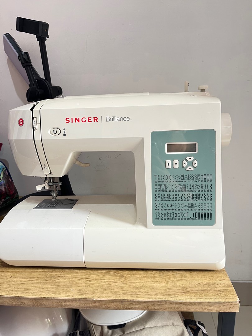 Mesin Jahit Singer Brilliance Portable, Desain & Kerajinan Tangan, Alat ...