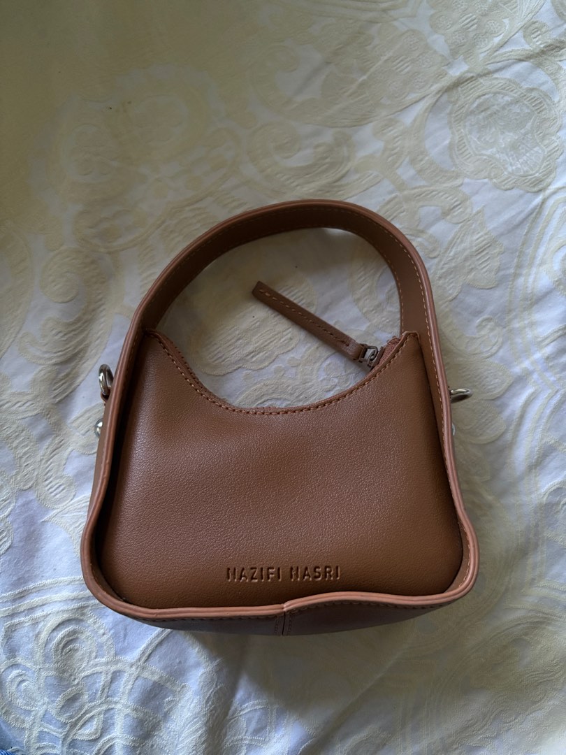 Nazifi Nasri, Women's Fashion, Bags & Wallets, Cross-body Bags on Carousell