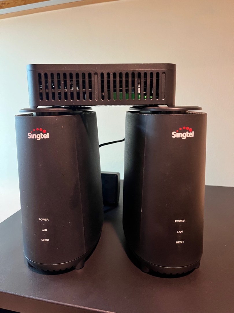 Singtel Wifi 6 routers (4)and modem, Computers & Tech, Parts ...