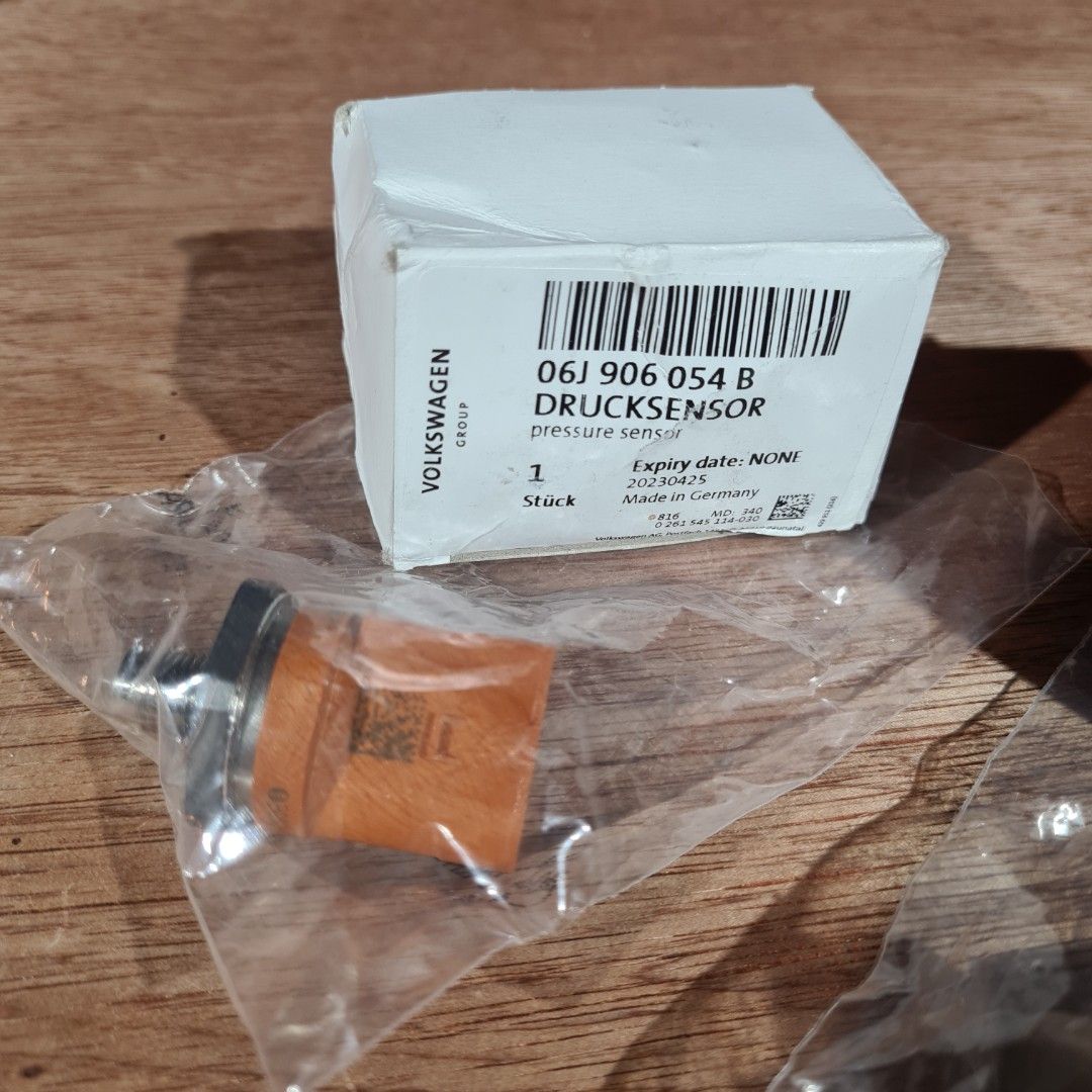 Audi/VW Genuine VAG 200 Bar Fuel High Pressure Sensor - 06J906054B ...