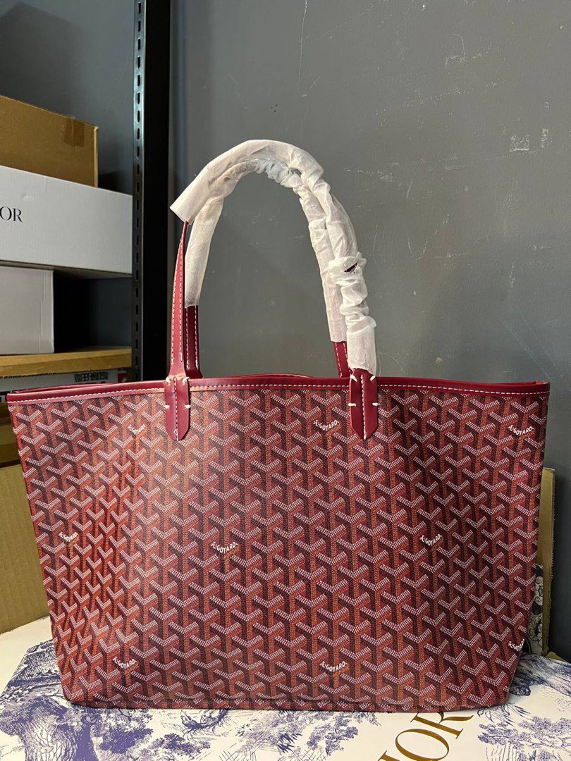 CLOSSHI, Luxury, Bags & Wallets on Carousell