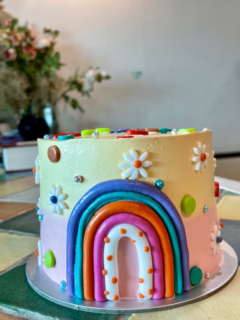 Customised Cake- halal birthday/anniversary / genderreveal / wedding ...
