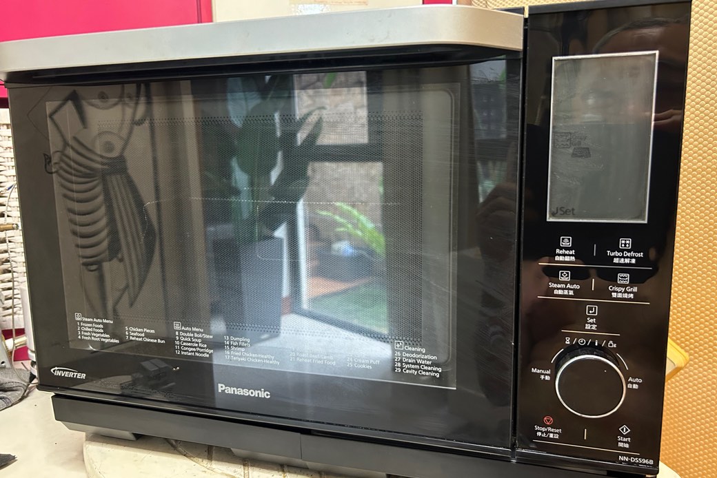 Excellent condition- Beautiful Panasonic 27L, NN-DS596B Inverter+Steam+Convection+Grill ...