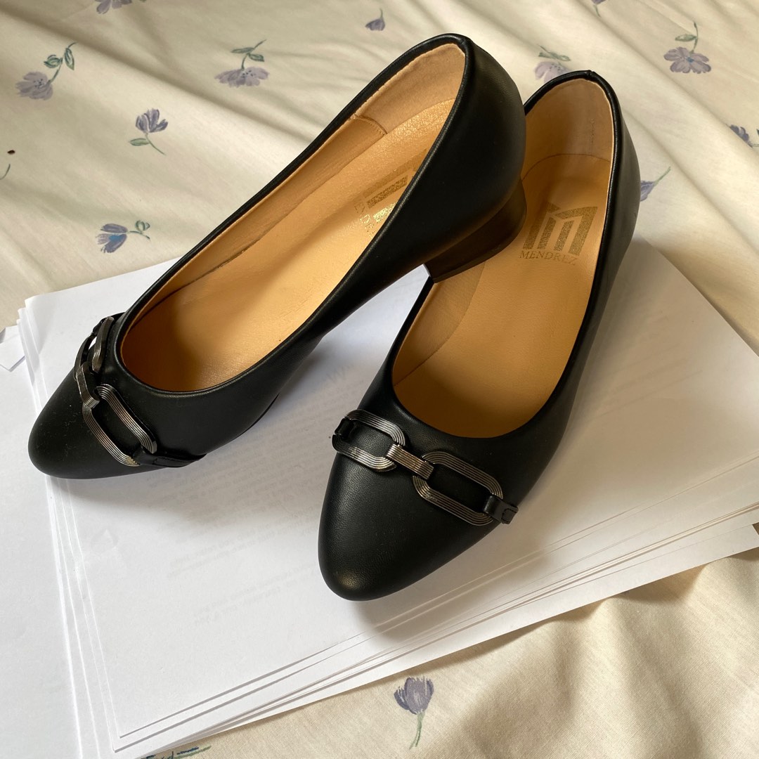 Mendrez Black Low Heel Shoes, Women's Fashion, Footwear, Heels on Carousell