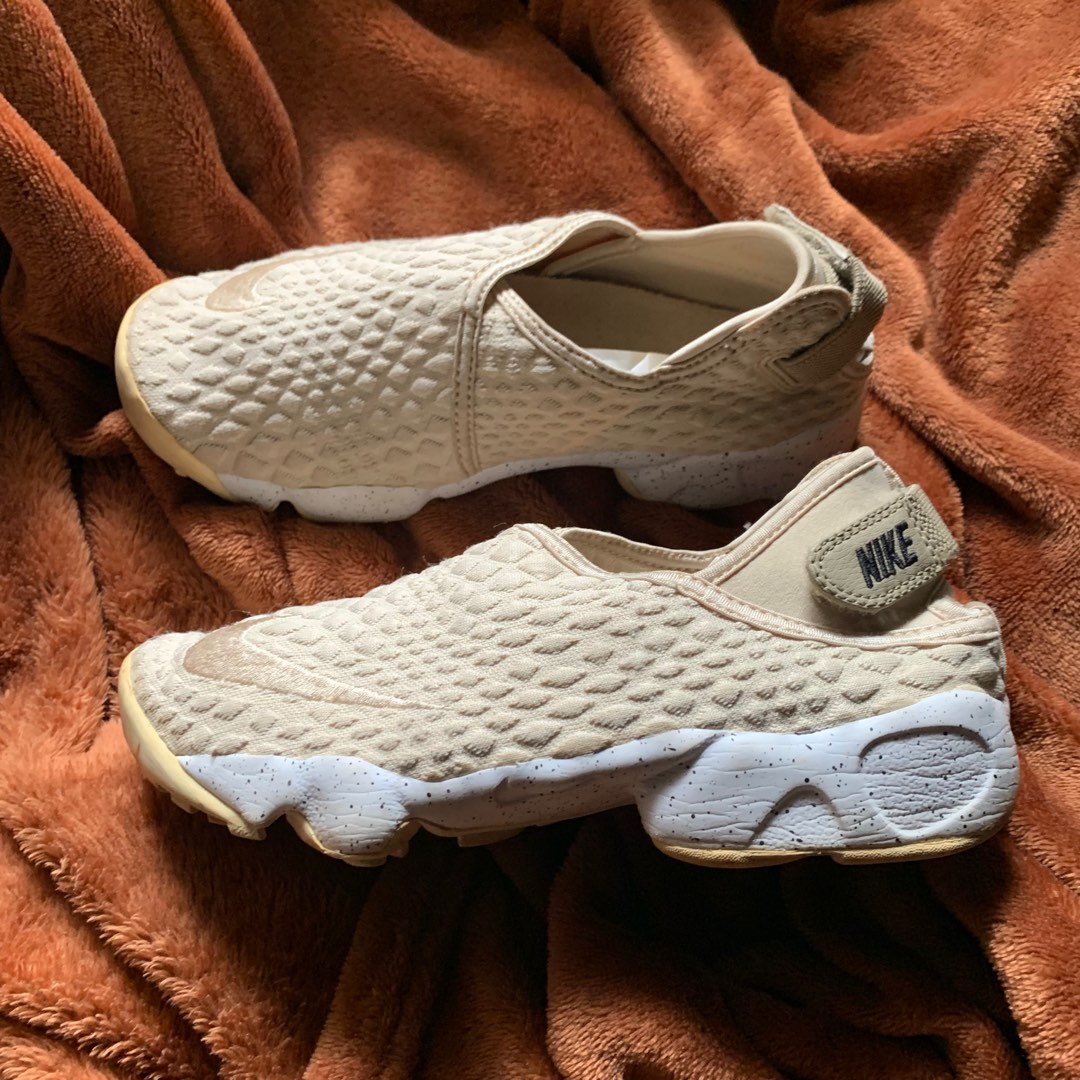 Nike Rift Wrap Se Oatmeal, Women's Fashion, Footwear, Sneakers on Carousell