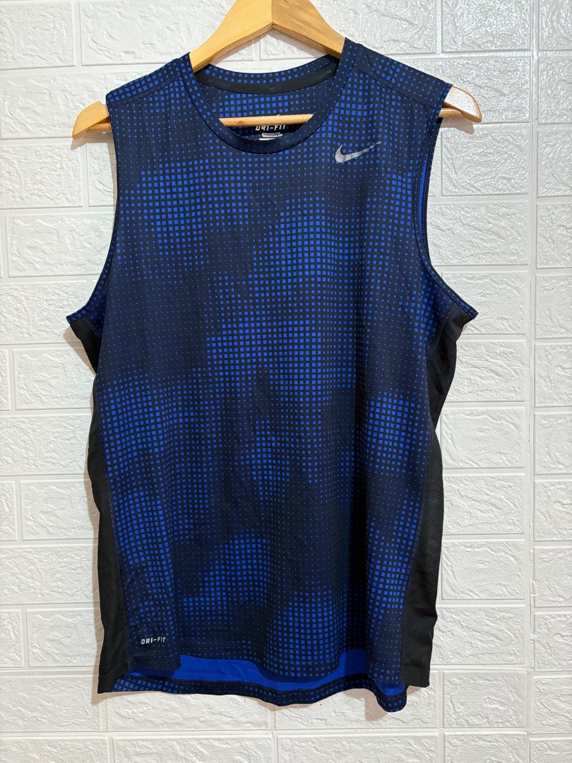 Nike Sando, Men's Fashion, Activewear on Carousell