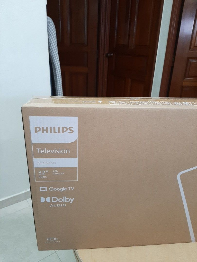 Philips 32" Smart TV, YouTube Netflix Google installed, 3 years local ...