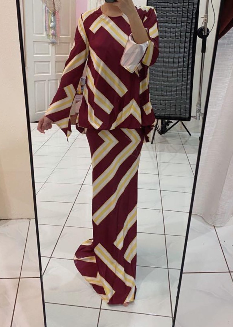 Radzwan Radziwill Kurung, Women's Fashion, Muslimah Fashion, Baju ...