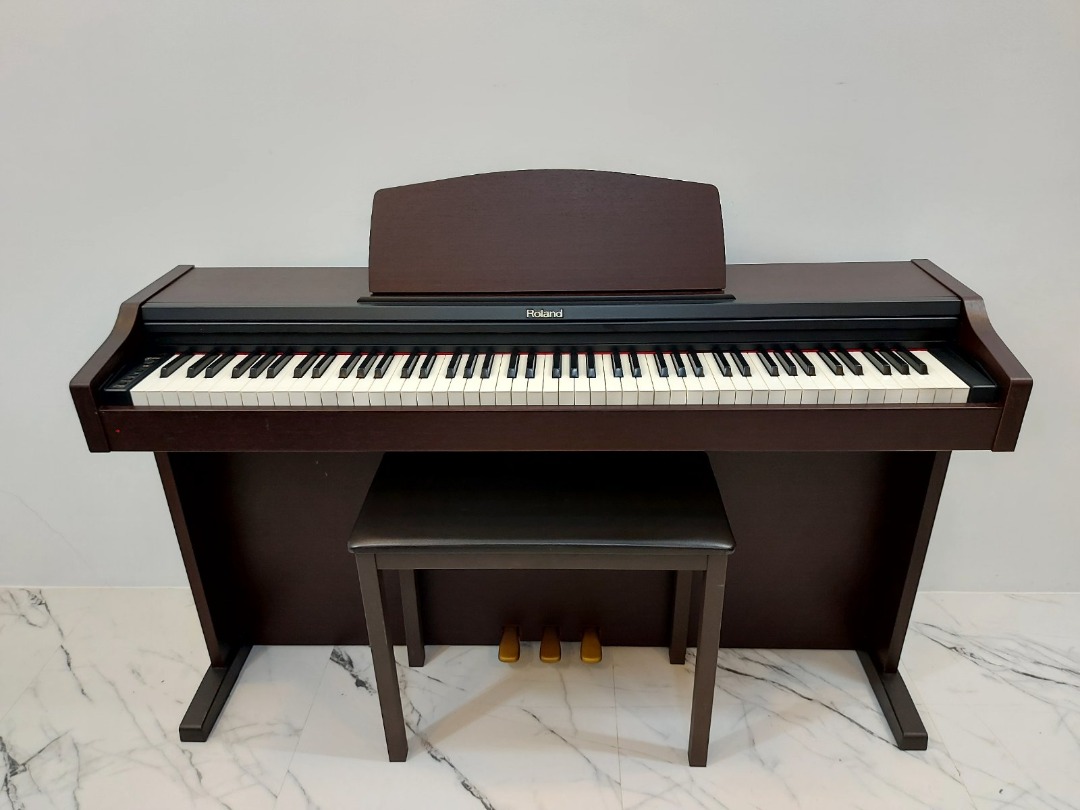 ROLAND MP101 DIGITAL PIANO, Hobbies & Toys, Music & Media, Musical ...