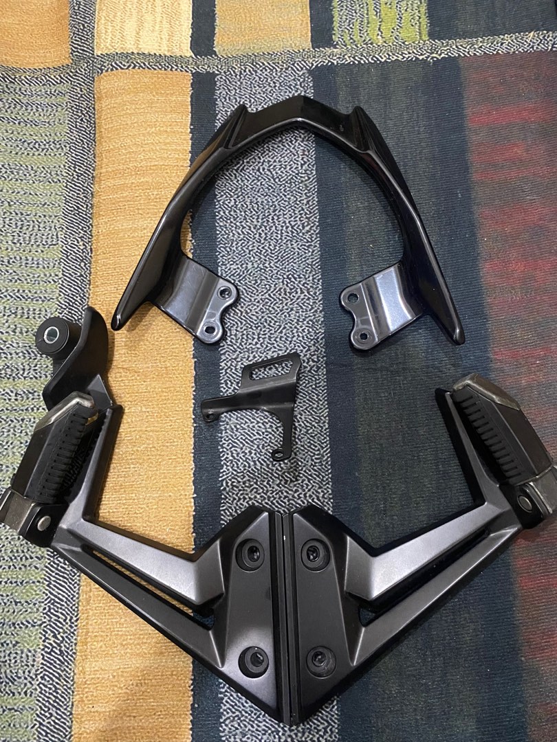 spoiler and foot rest bracket, Auto Accessories on Carousell