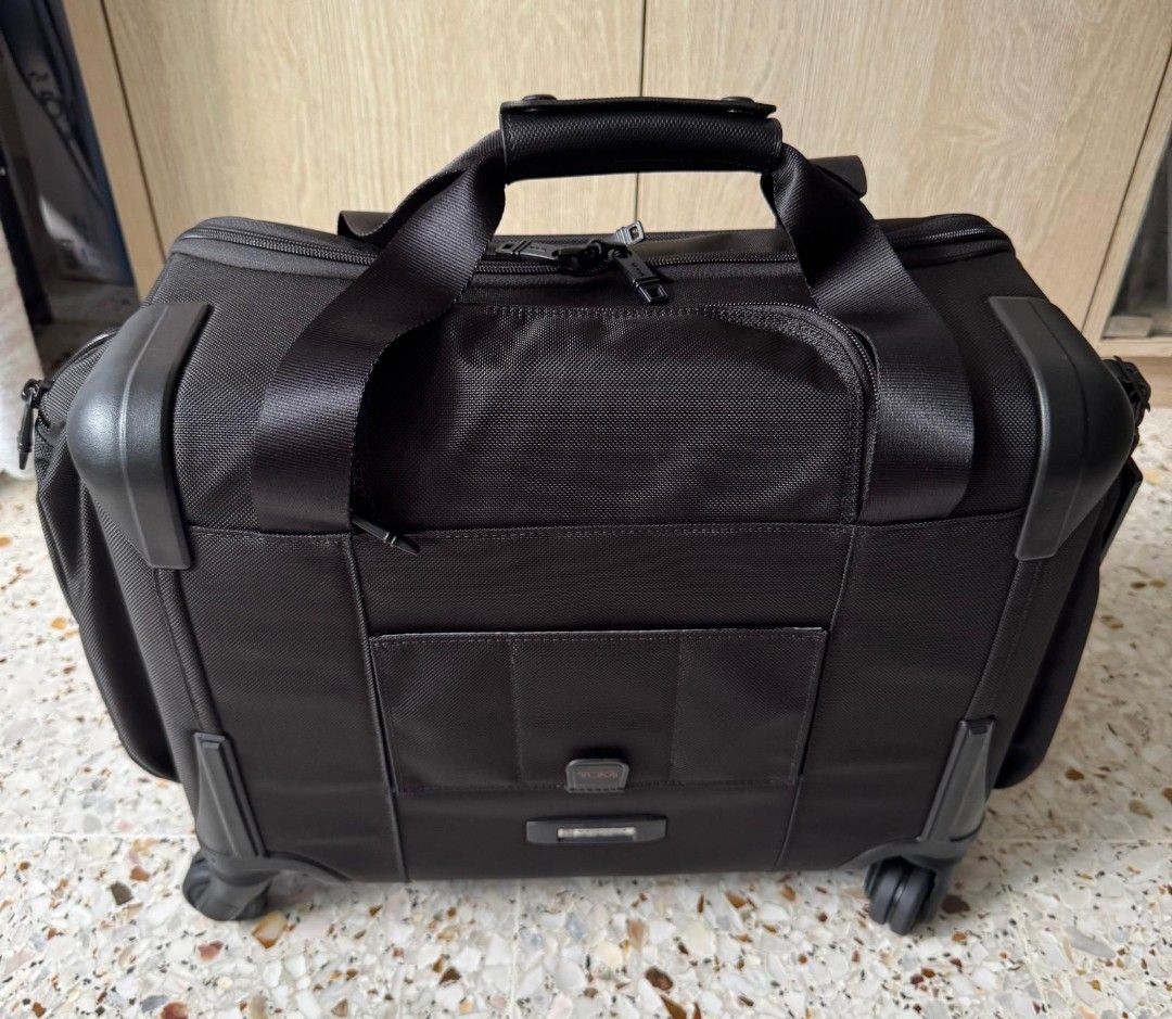 TUMI Alpha 2, 4 Wheeled Compact Duffel Luggage Bag Under Warranty ...