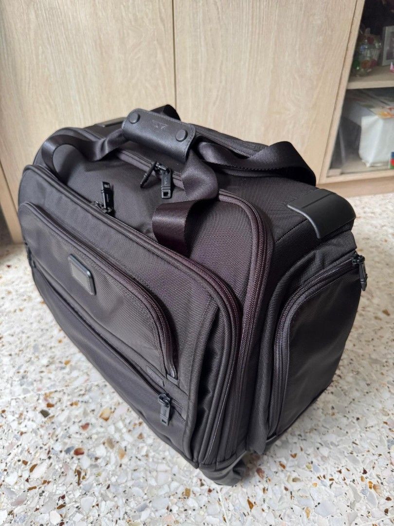 TUMI Alpha 2, 4 Wheeled Compact Duffel Luggage Bag Under Warranty ...