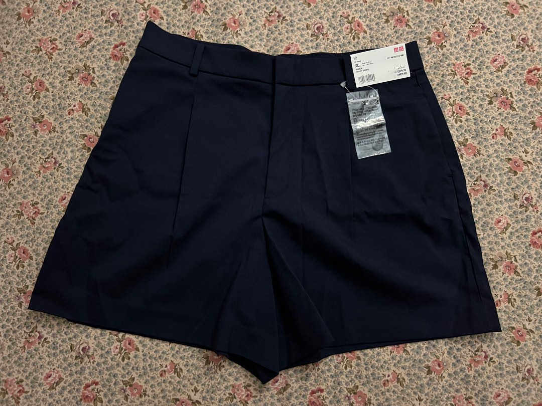 Uniqlo Smart Shorts, Women's Fashion, Bottoms, Shorts on Carousell