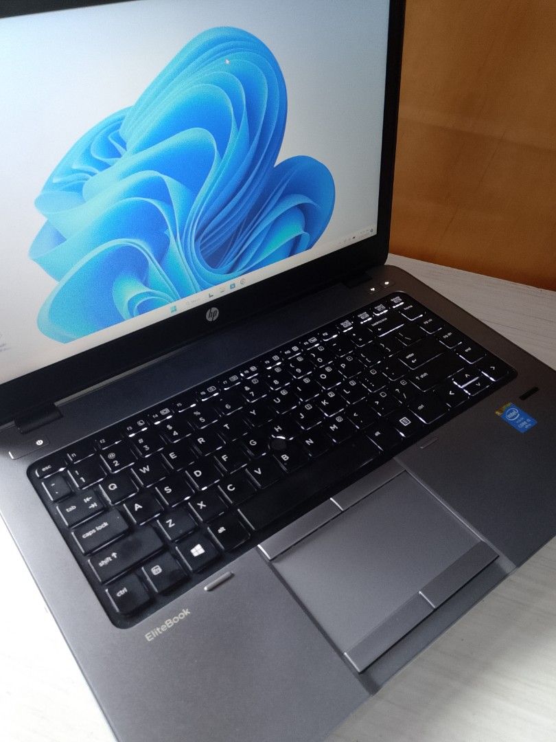 Windows 11 operating system HP laptop Core i5 dual Graphics with video ...