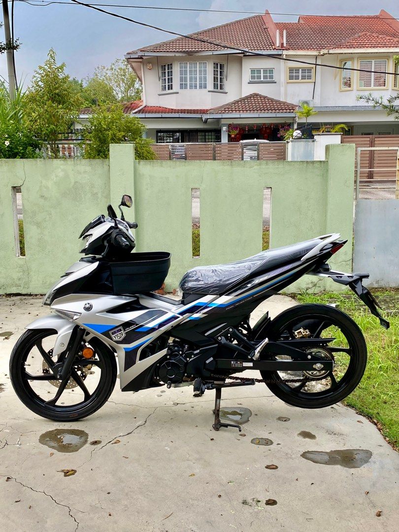 YAMAHA Y15 V2 2023/24 LiKE NEW CONDITION, Motorbikes on Carousell