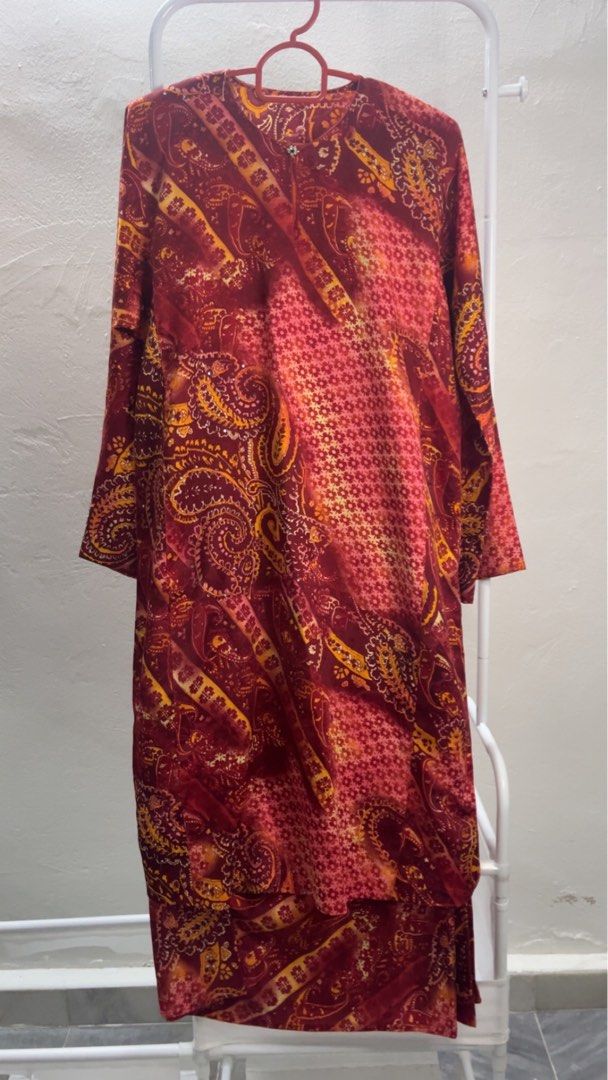 Baju Kurung Raya Pesak Merah (Red), Women's Fashion, Muslimah Fashion ...