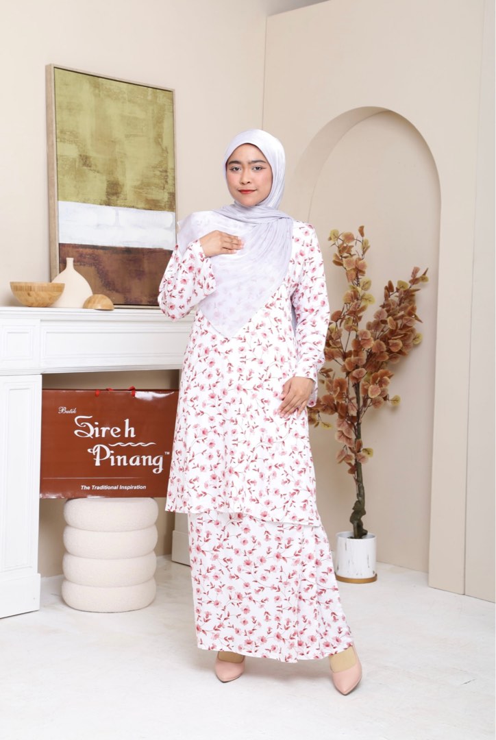 Baju Kurung Sireh Pinang, Women's Fashion, Muslimah Fashion, Baju ...