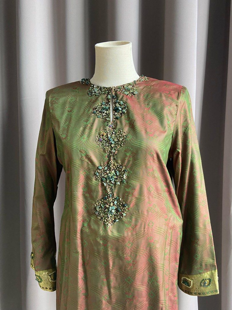 Green Embellished Baju Kurung, Women's Fashion, Muslimah Fashion, Baju ...