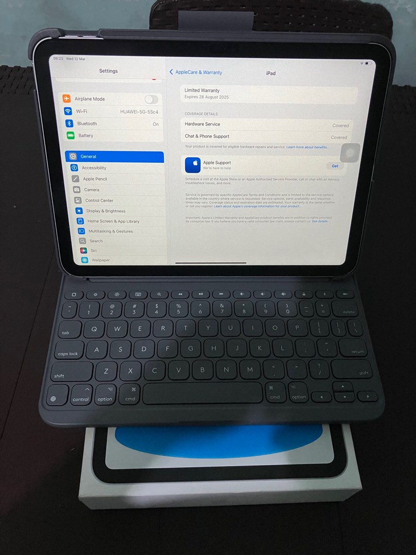 Ipad 10tg gen with logi keyboard, Mobile Phones & Gadgets, Tablets ...