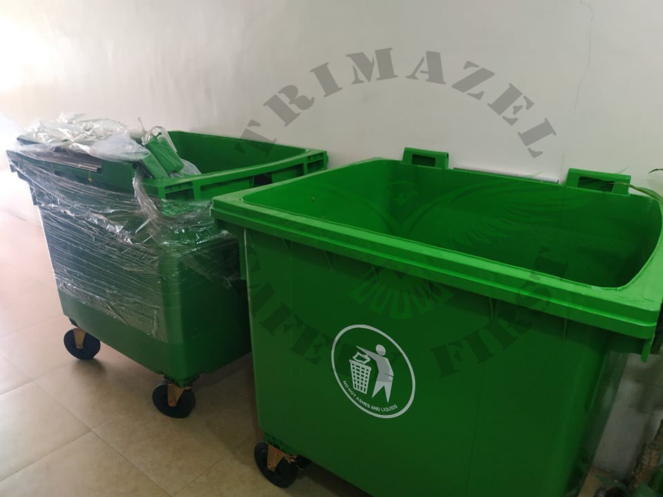 mobile trash bin 1100 liters, Furniture & Home Living, Cleaning ...