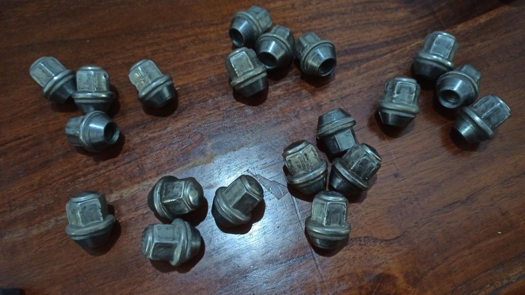 Mur/baut velg ford fiesta, Aksesoris Mobil di Carousell