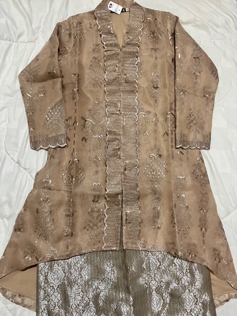 Golden raya jakarta (buy or rent), Women's Fashion, Muslimah Fashion ...