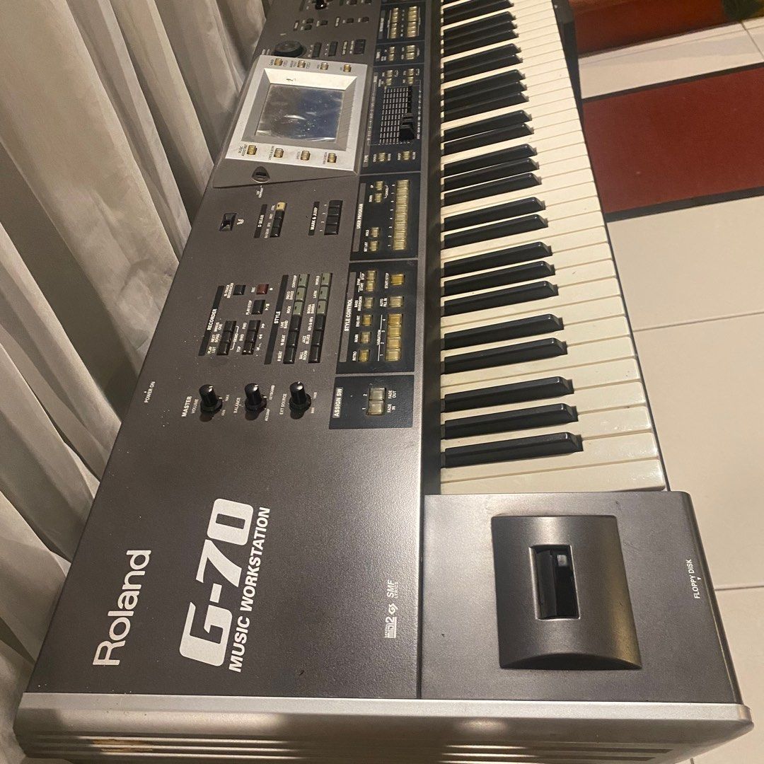 Roland G-70 Workstations Keyboard, Musik & Media, Alat di Carousell