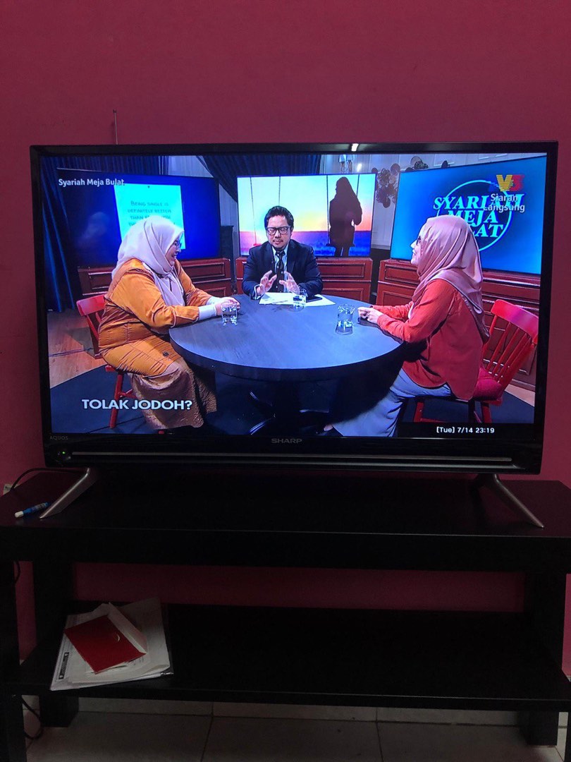 Sharp Aquos 32" LED TV, TV & Home Appliances, TV & Entertainment, TV on Carousell