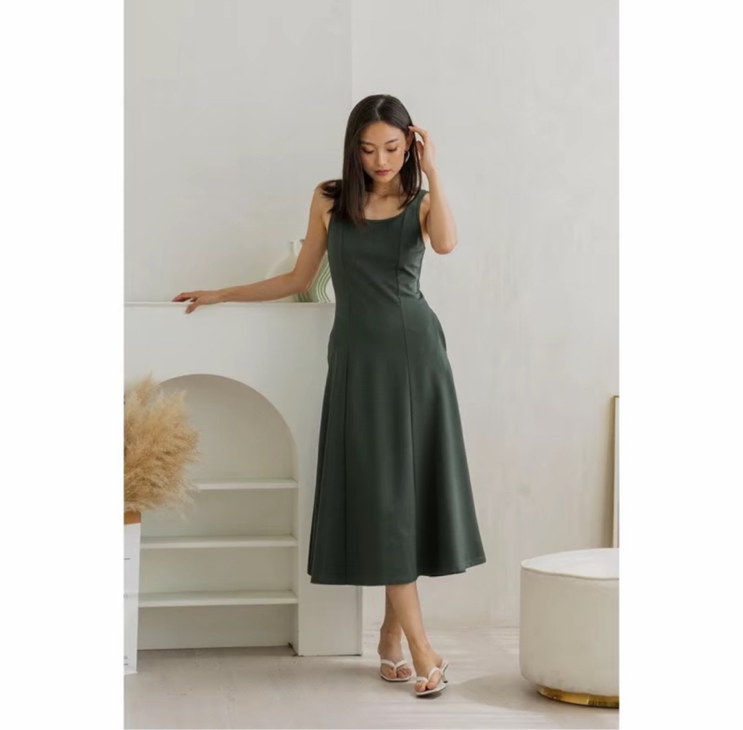 The Stage Walk Ausha Panel Midi Dress in Green, Women's Fashion ...