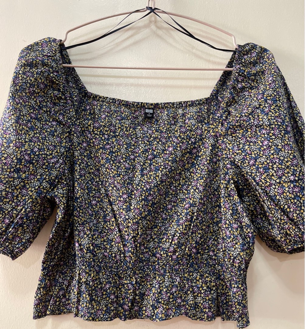 Uniqlo Puff Blouse, Women's Fashion, Tops, Blouses on Carousell