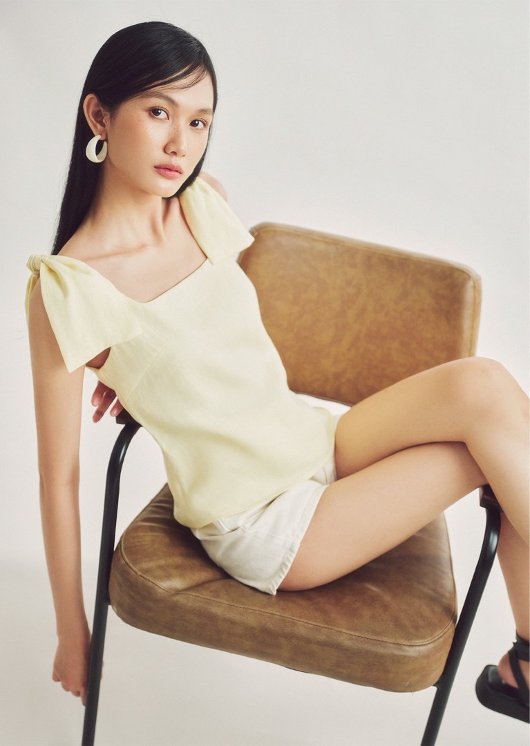 CARAMEL MONSTER true top pale yello, Women's Fashion, Tops, Sleeveless ...