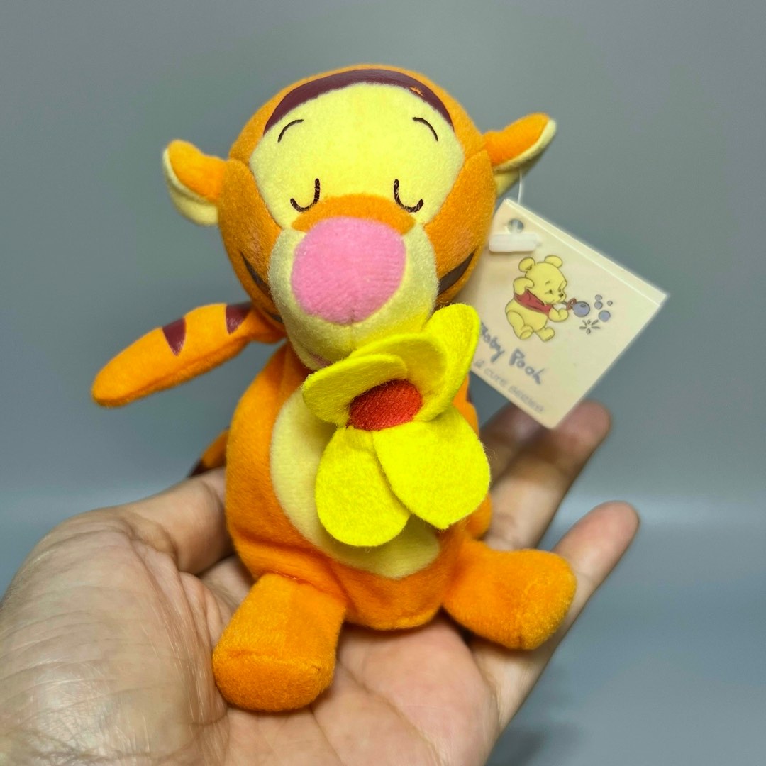 Disney Winnie the Pooh Sleeping Tigger with Flower (w/ minor paint chip ...