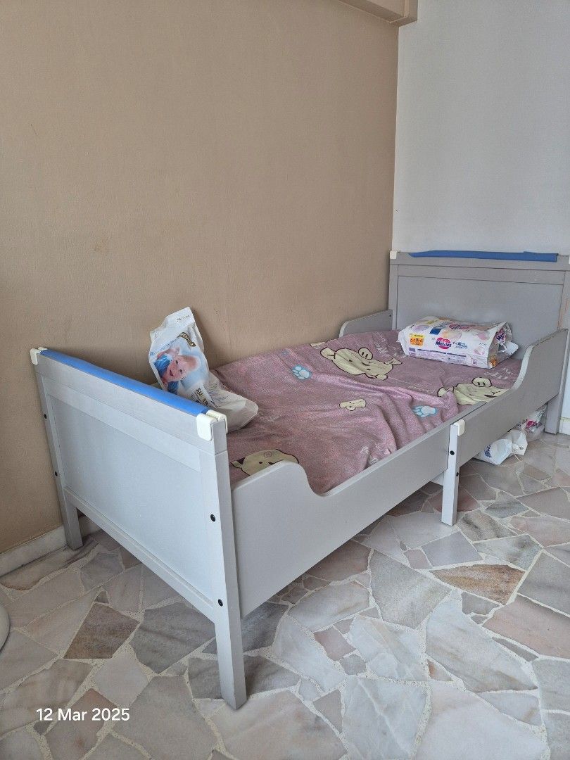 Ikea extendable bed with mattress for growing kids toddlers teens young ...