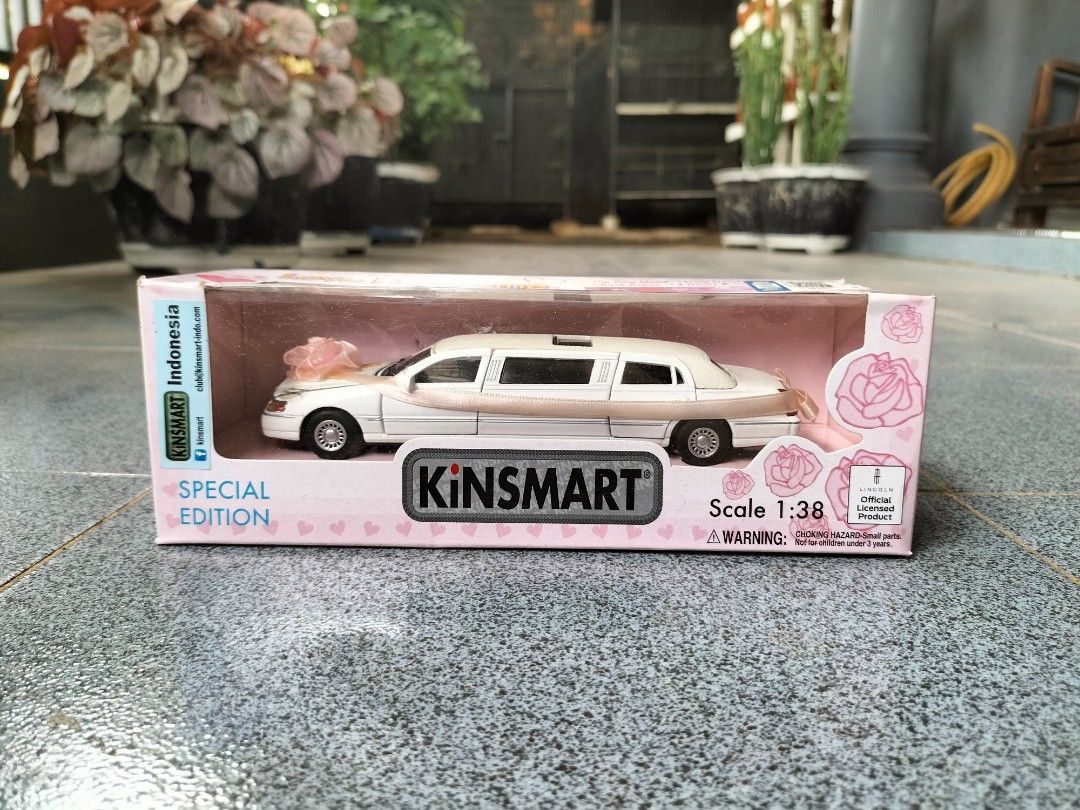 Kinsmart 1999 Lincoln Town Love Limousine Wedding Special Edition ...