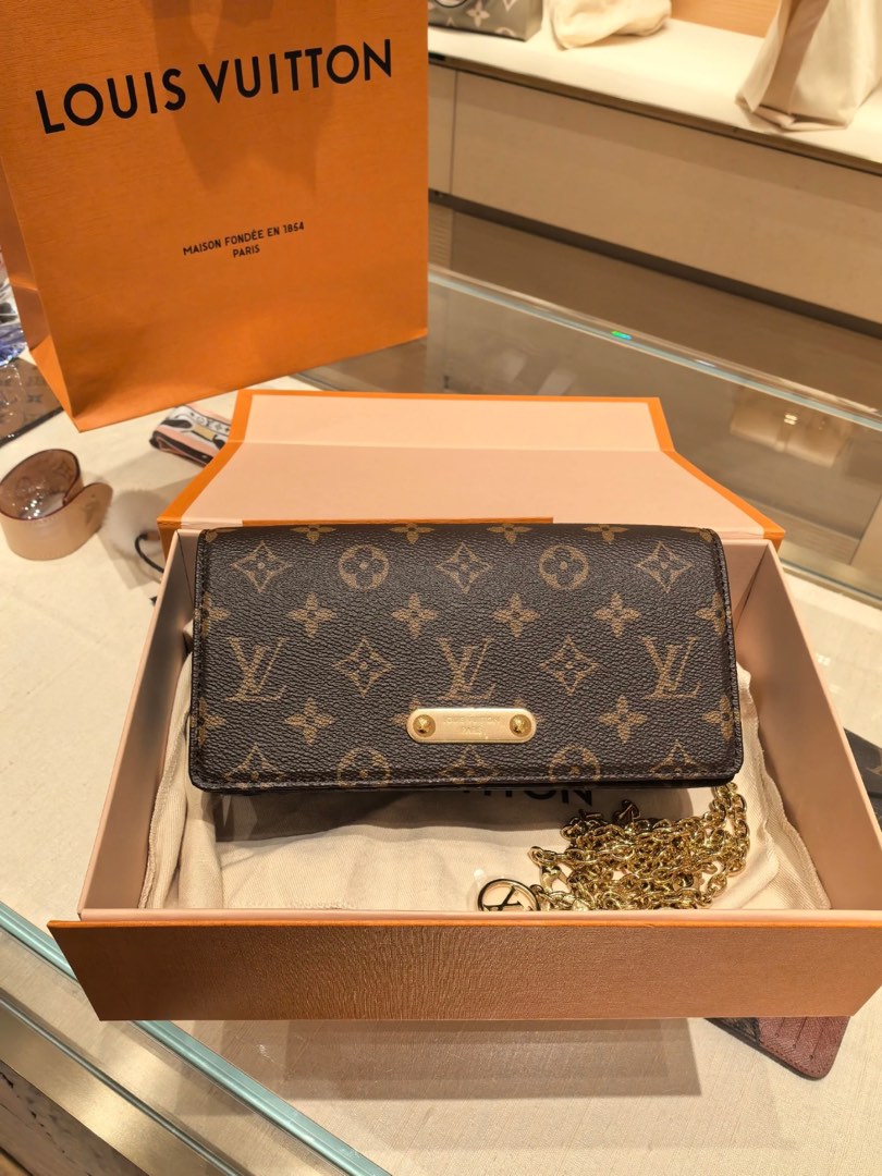 Louis Vuitton Lily WOC full set, Luxury, Bags & Wallets on Carousell