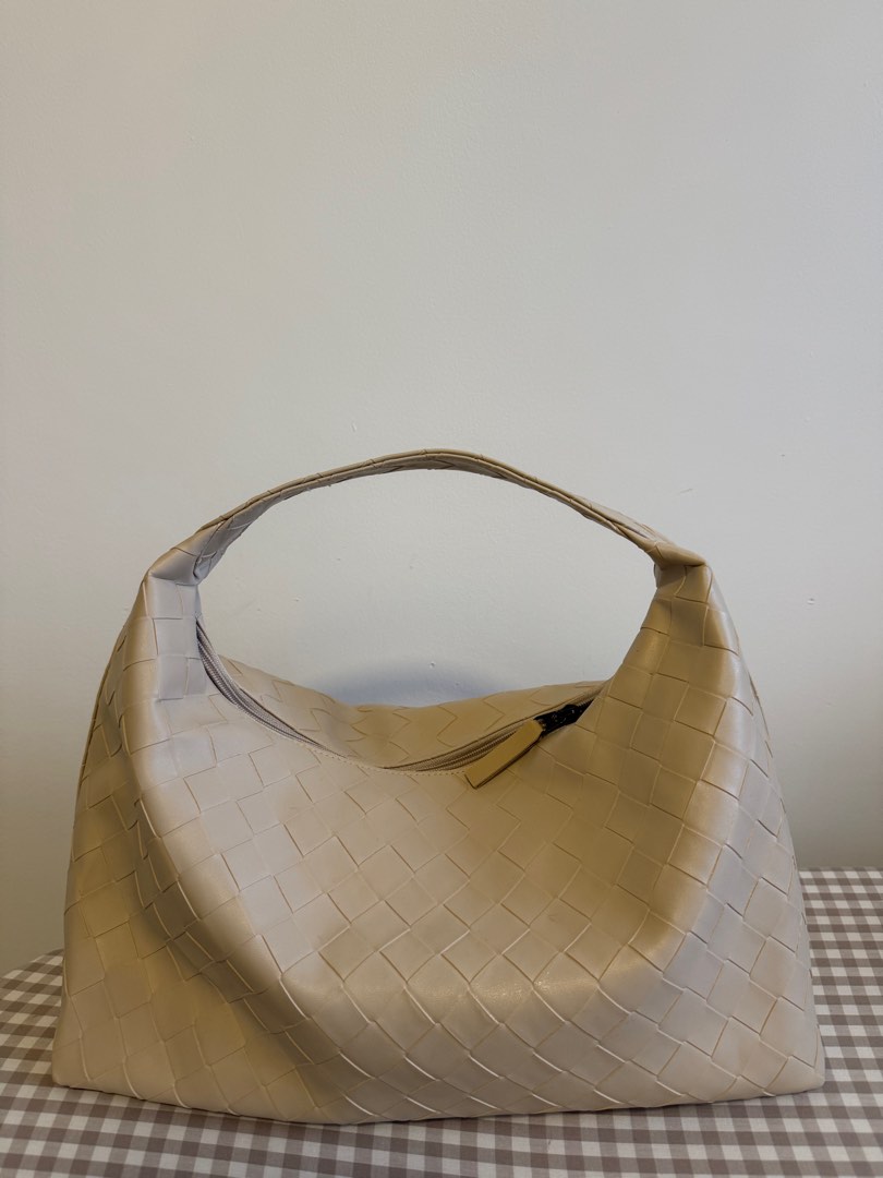 Nobat Sip bag in Nude, Women's Fashion, Bags & Wallets, Shoulder Bags ...