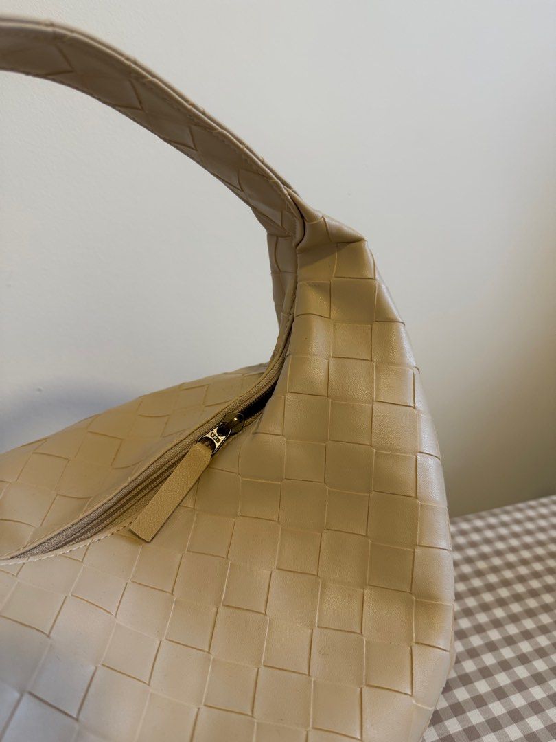 Nobat Sip bag in Nude, Women's Fashion, Bags & Wallets, Shoulder Bags ...