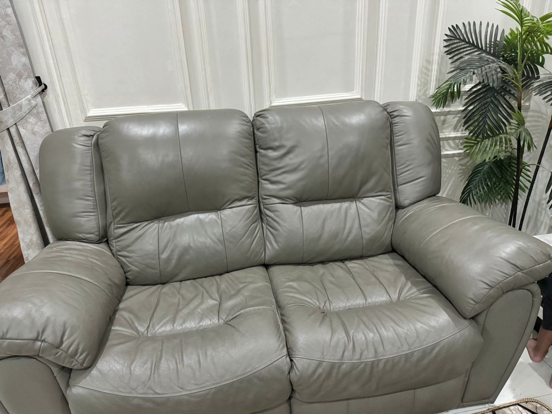 Sofa cellini 2 seater, Barang Yang Dicari di Carousell