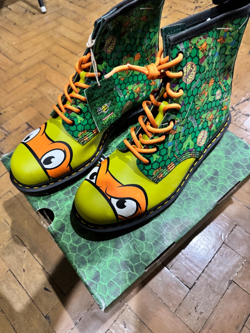 Teenage Mutant Ninja Turtles (TMNT) Dr. Martens Boots - Michalengelo ...